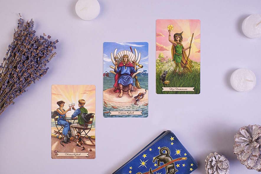 Книга Everyday Witch Tarot. Повседневное Таро ведьмы. 78 карт и ...